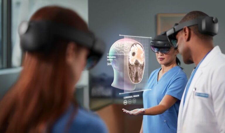 HoloLens 2: os óculos de realidade virtual de Microsoft já estão à ...
